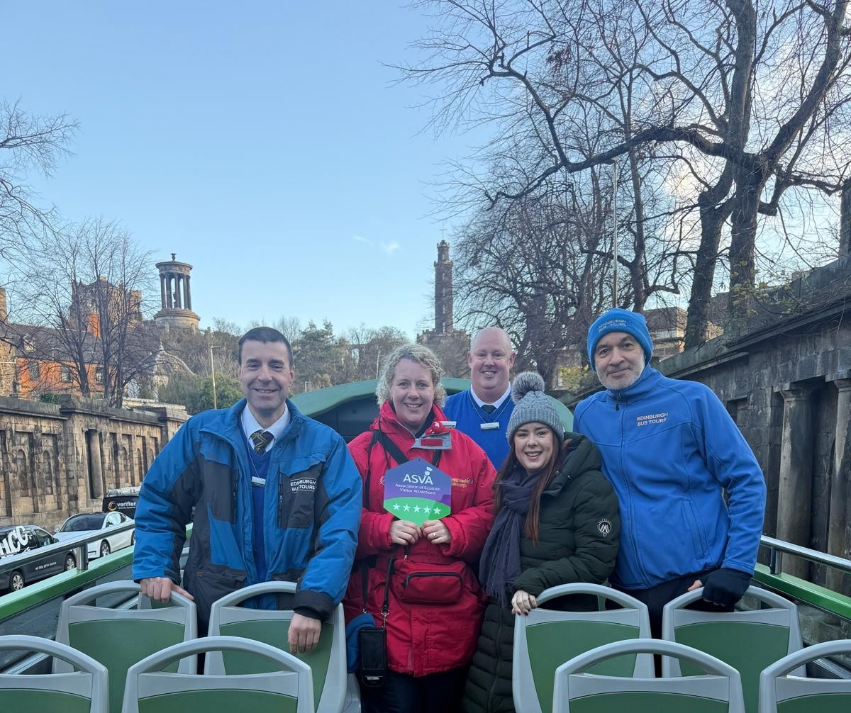 Edinburgh Bus Tours achieves five-star status - Lothian Buses